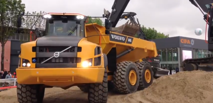 Volvo demonstrates stability of A40G articulated hauler, at Intermat ...