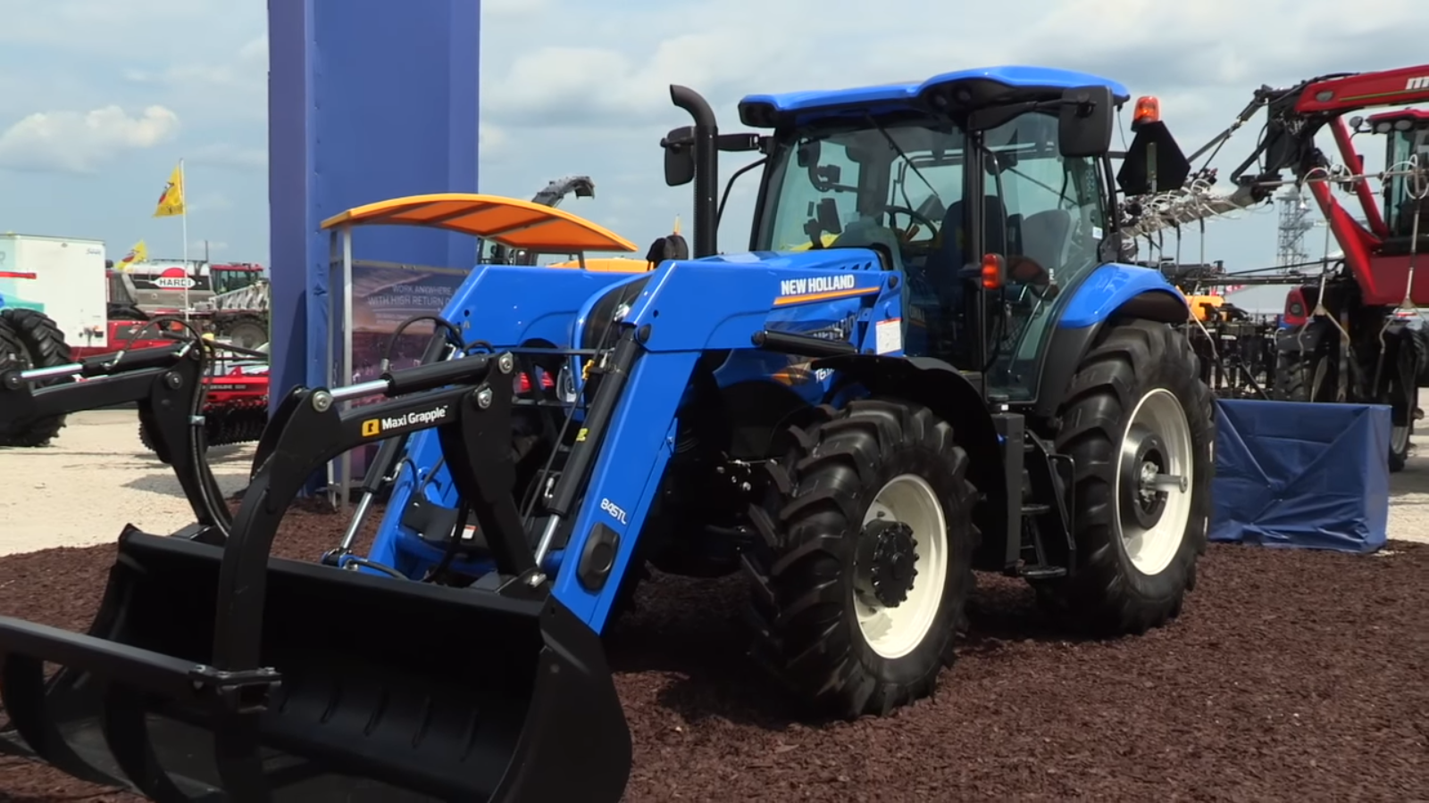 New Holland presents its T6 Dynamic Command Transmission tractor ...