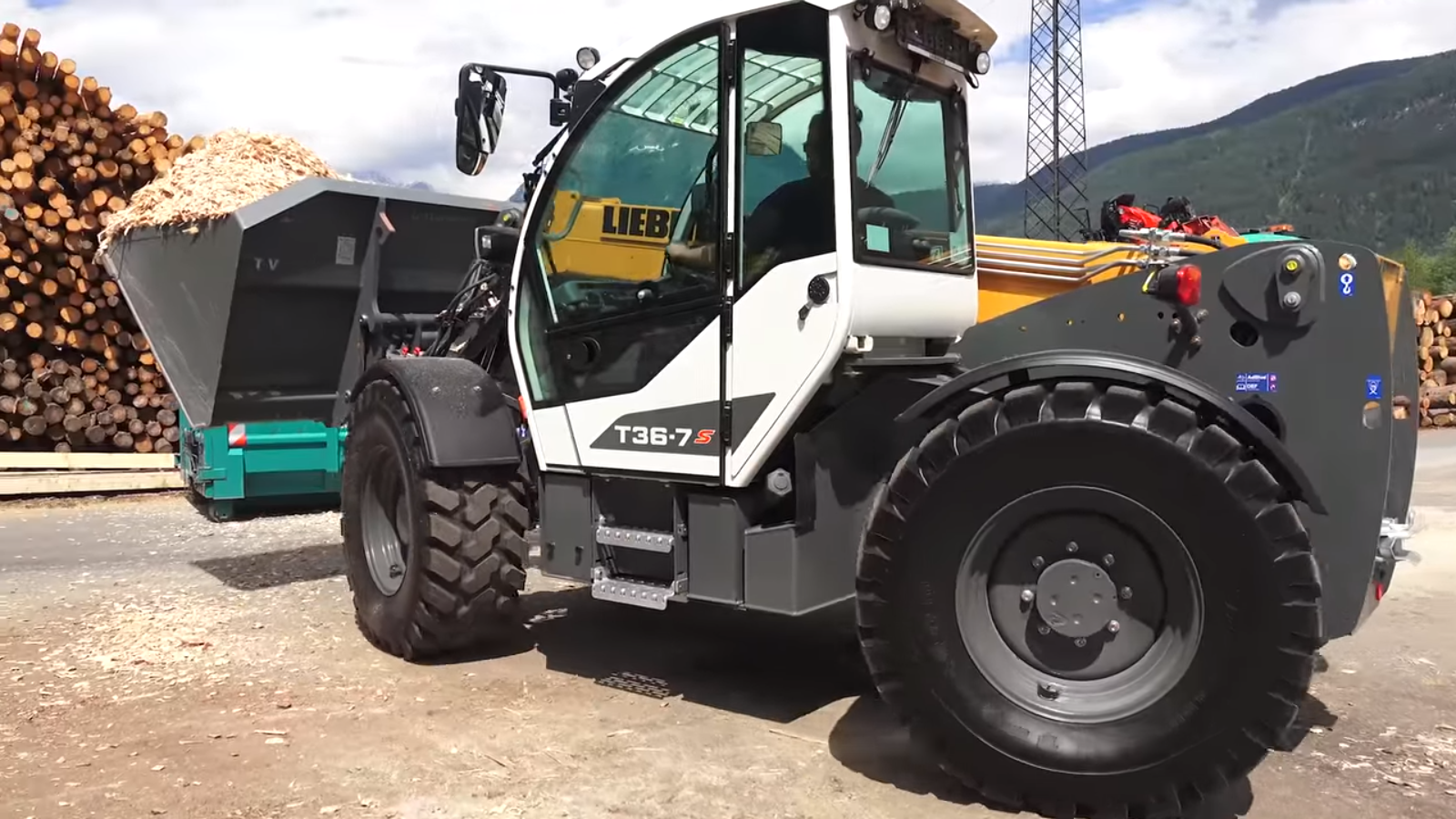 The Liebherr S telescopic handler in action | Industrial Vehicle ...