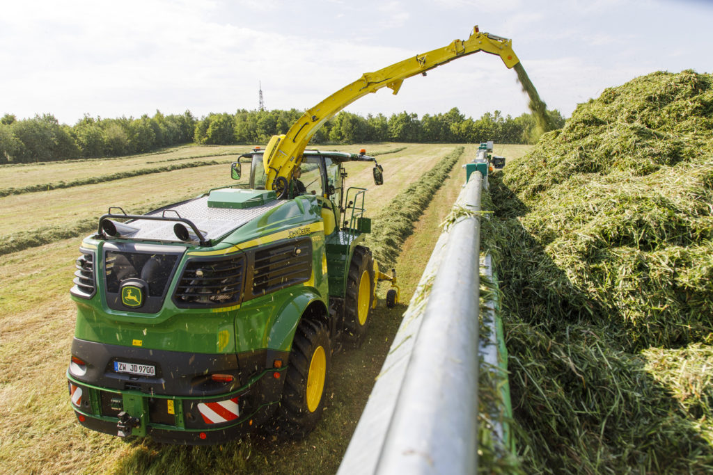 New John Deere 9000 Series forager range closes in on 1,000 horsepower ...