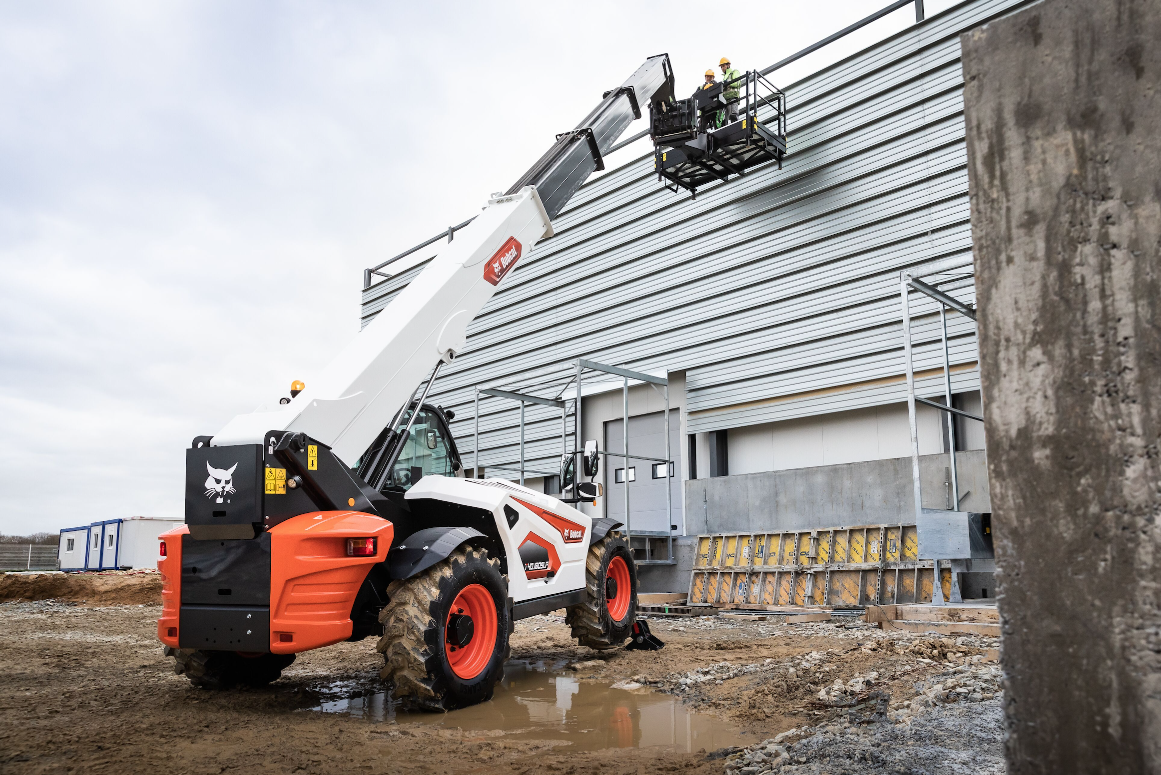 Bobcat offers new Stage V telehandlers and compact track loaders ...