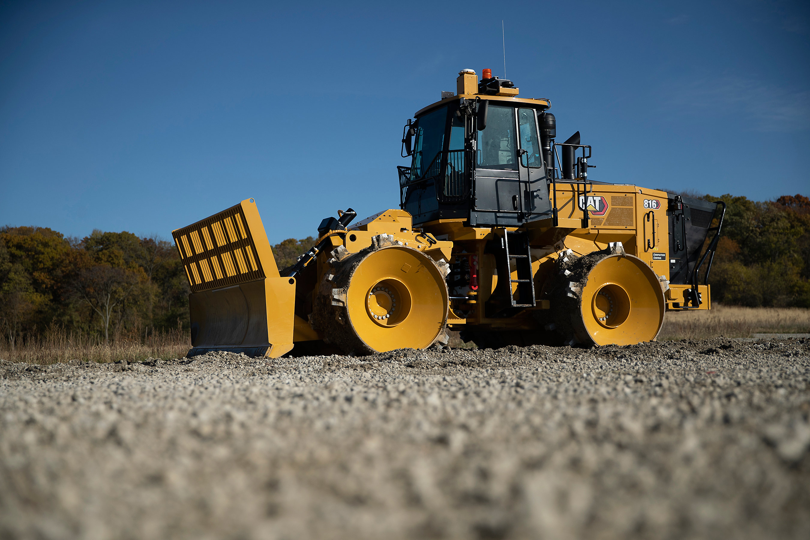 Caterpillar unveils new 816 Landfill Compactor | Industrial Vehicle ...