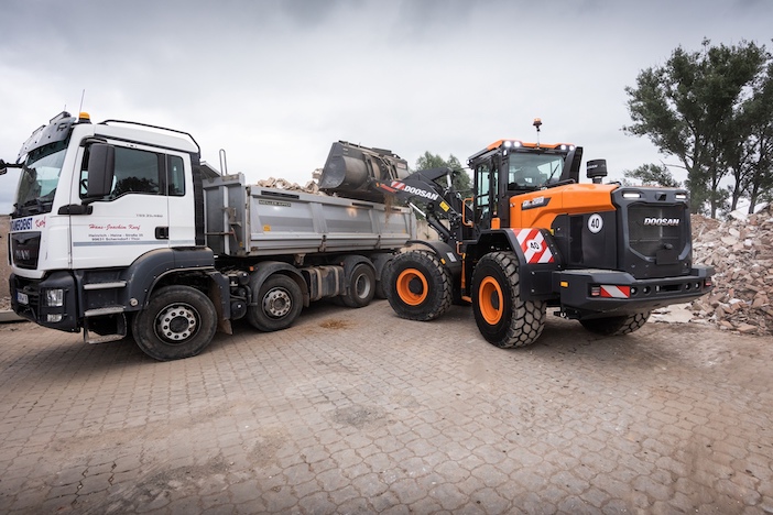 Doosan completes DL-7 wheel loader family | Industrial Vehicle ...