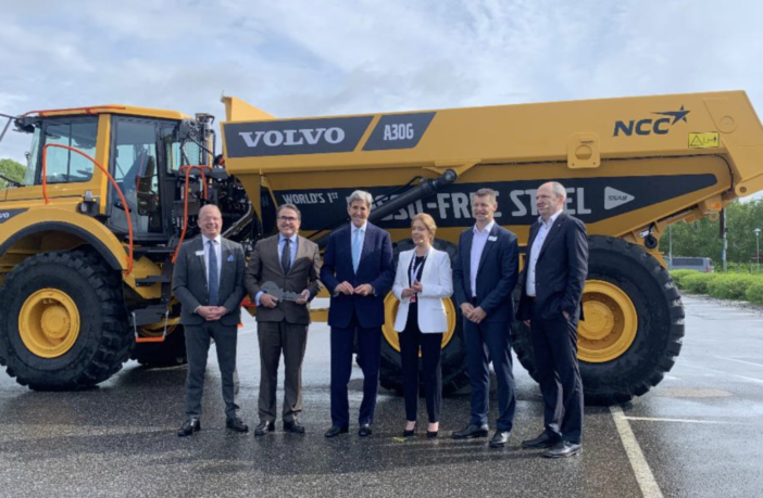 WORLD FIRST: Volvo CE delivers construction machine built using fossil ...