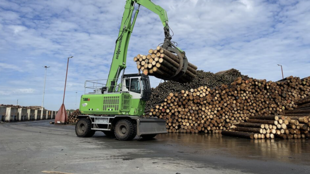 VIDEO: Sennebogen's new hybrid material handler | Industrial Vehicle ...