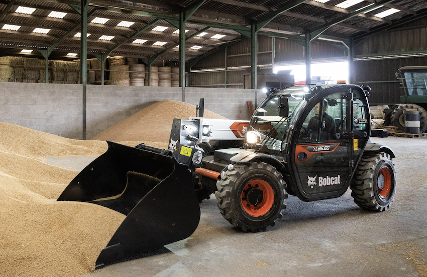 VIDEO: Bobcat's new compact telehandler for agriculture in action ...